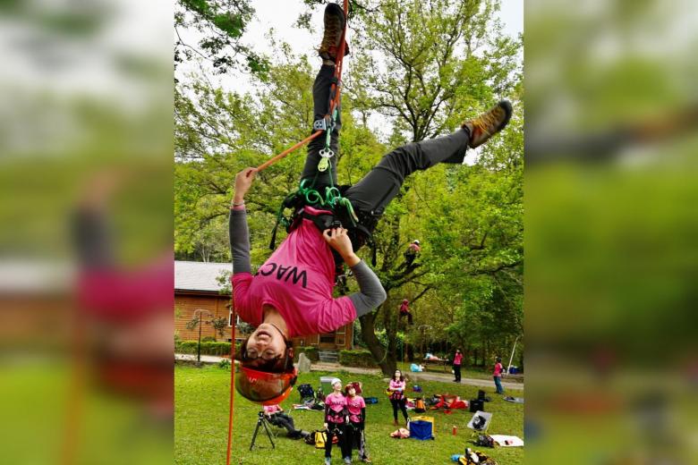 The Taiwanese tree climber embracing women with a head for heights ...