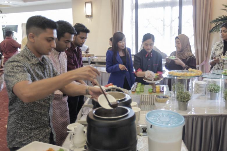 Parliament: Community groups band together to help displaced Malay ...