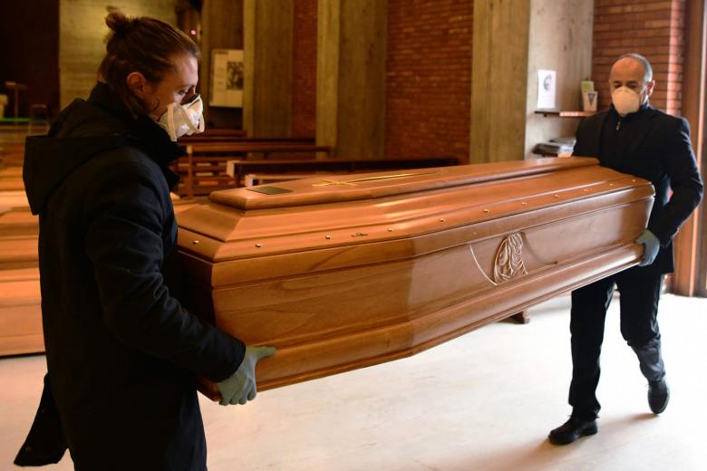 Coronavirus: Italian church-turned-morgue 'finally empty' of coffins ...