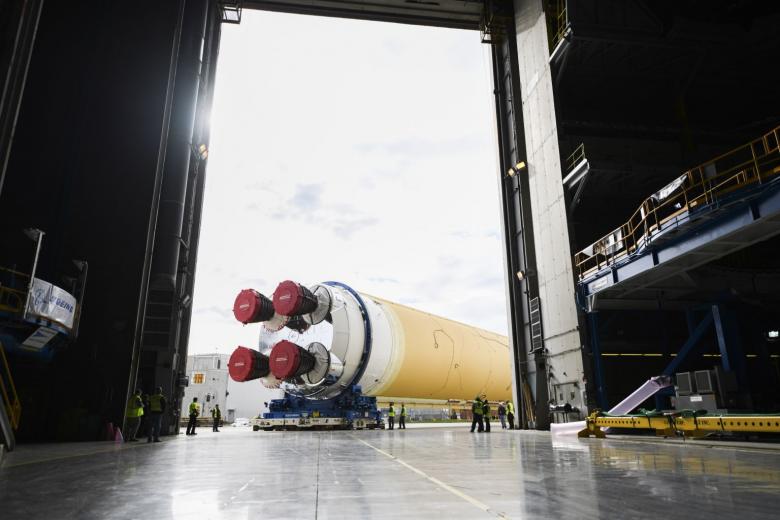 Elon Musk, Jeff Bezos win Nasa contracts for Moon lander | The Straits ...