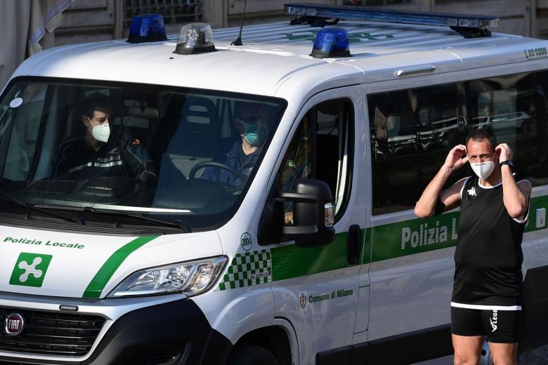 Coronavirus: Police patrol after impromptu Milan aperitif gathering ...