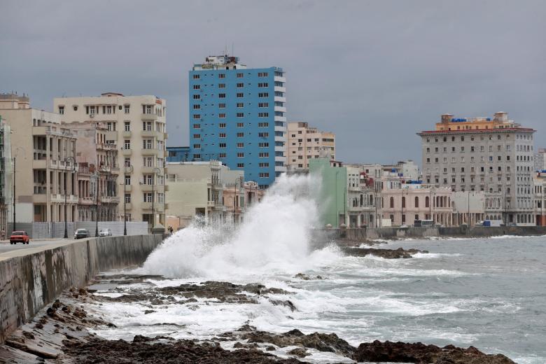 Texas, Louisiana brace as Tropical Storm Laura pegged to gather force ...