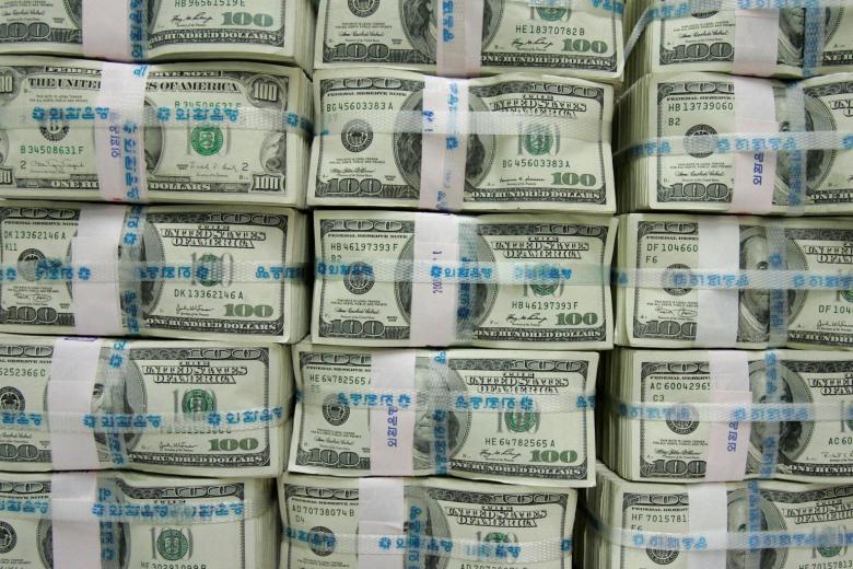 US dollar dumped on Fed's new inflation policy | The Straits Times