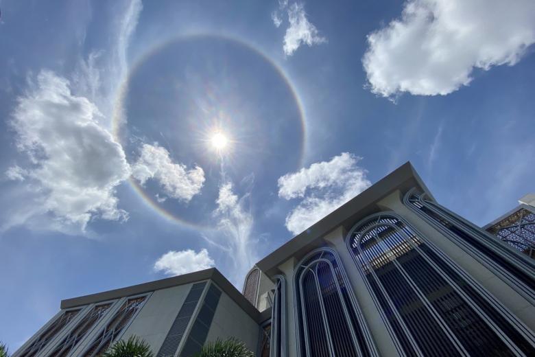Sun halo spotted over eastern Singapore | The Straits Times