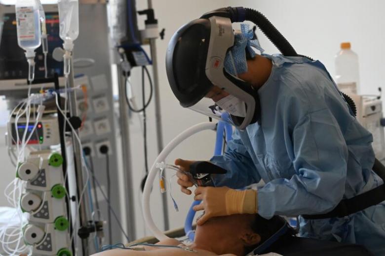 Covid-19 intubation may be less risky than feared: Study | The Straits ...