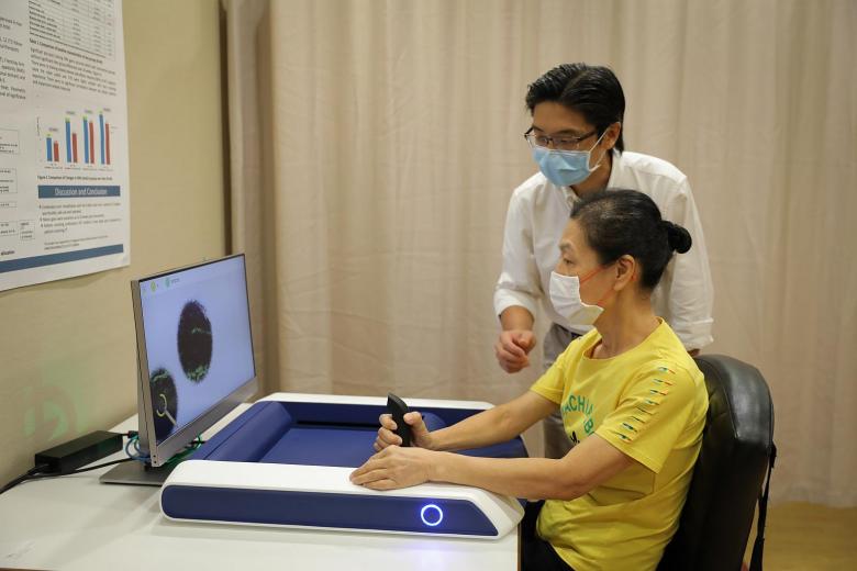 Robot helps stroke patients with their rehabilitation at home | The ...