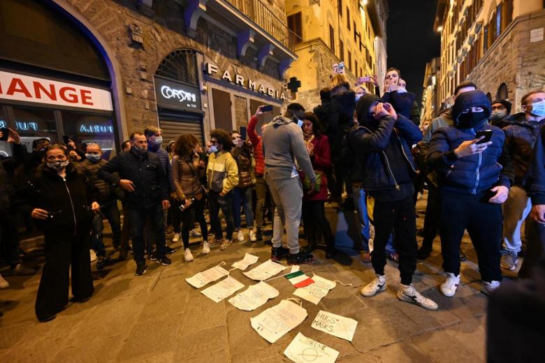 Protesters clash with Italian police in Florence over Covid-19 lockdown ...