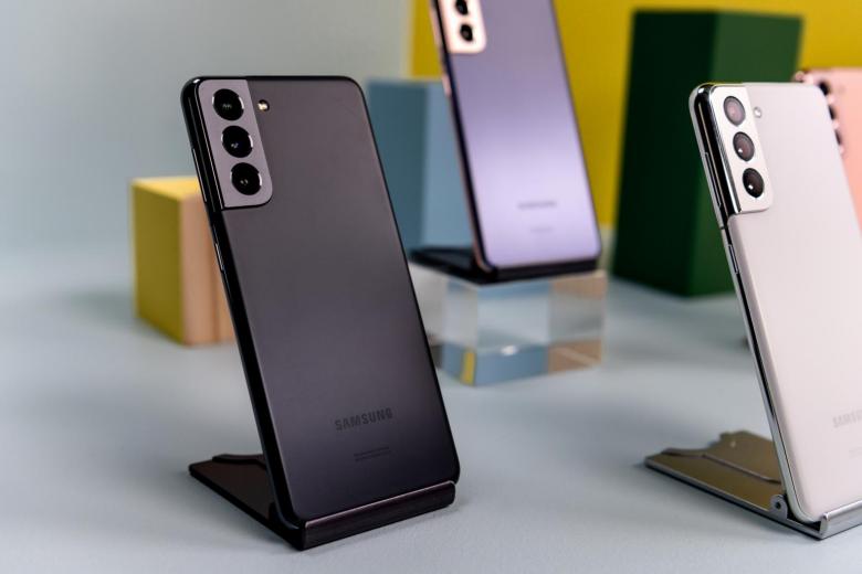 Samsung launches new flagship Galaxy S smartphone early, targets remote ...