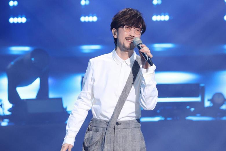 Steve Chou, 51, 'judged' by much younger singer on variety show? | The ...