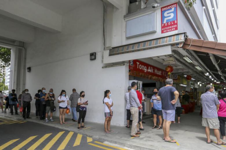Long Queues To Buy Tickets For CNY Toto Draw With 5m Jackpot Prize Long Queues To Buy Tickets For CNY Toto Draw With 5m Jackpot Prize