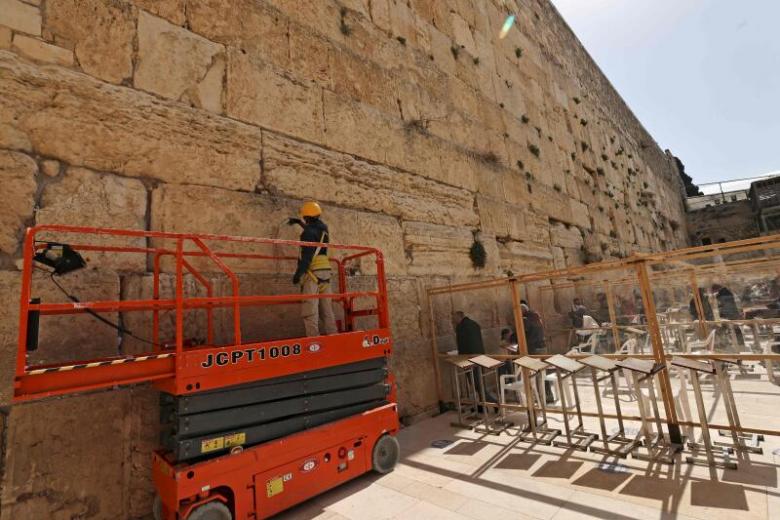 Battered stones of Jerusalem's Western Wall get the full treatment ...