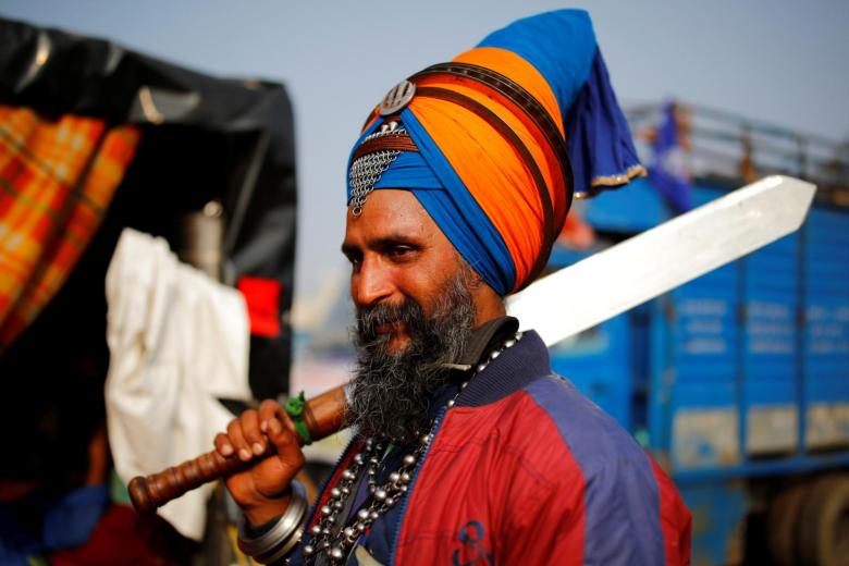 India's sword-wielding Sikh warriors guard protesting farmers | The ...
