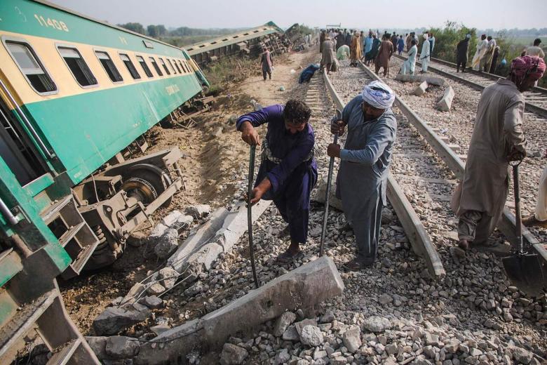 Passenger train derailment in Pakistan's Sindh leaves 1 killed, over 25 ...