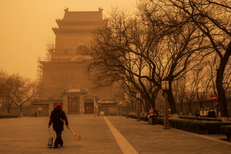 Beijing choked in dust storm amid heavy north-west winds | The Straits ...