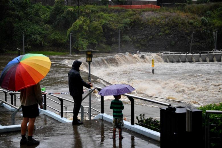 Heavy rain, flash flooding in Australia’s east coast force mass ...
