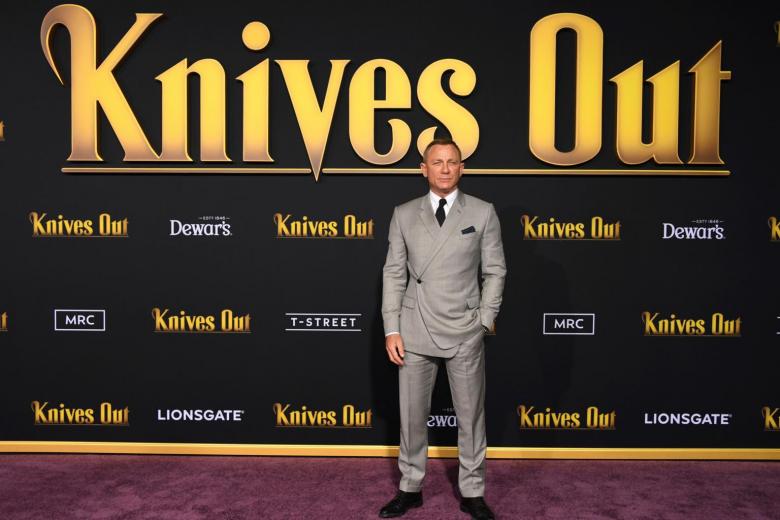 From 007 to private detective, Daniel Craig signs up for more Knives ...