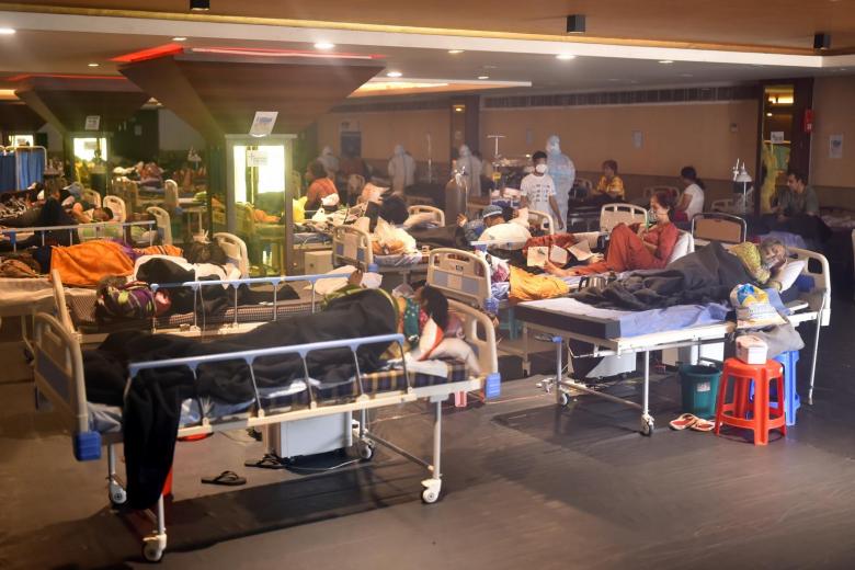 'It's like a war': Inside an Indian hospital desperate for oxygen to ...
