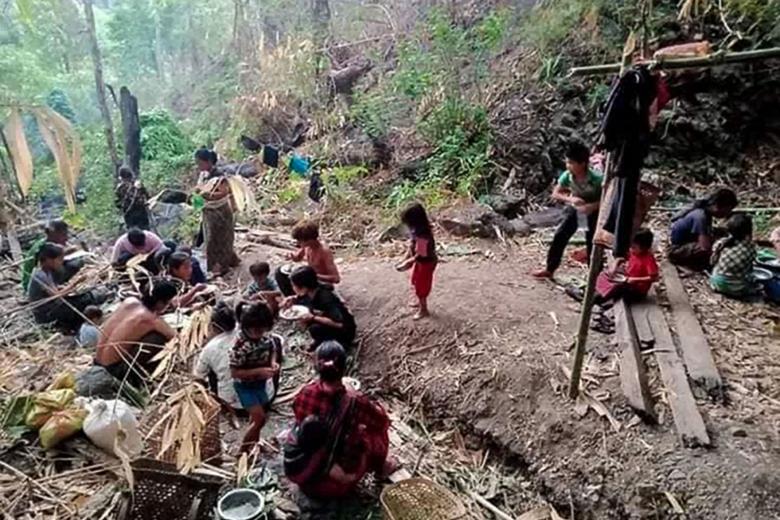 Myanmar's displaced shelter in camps bordering India to flee fighting ...