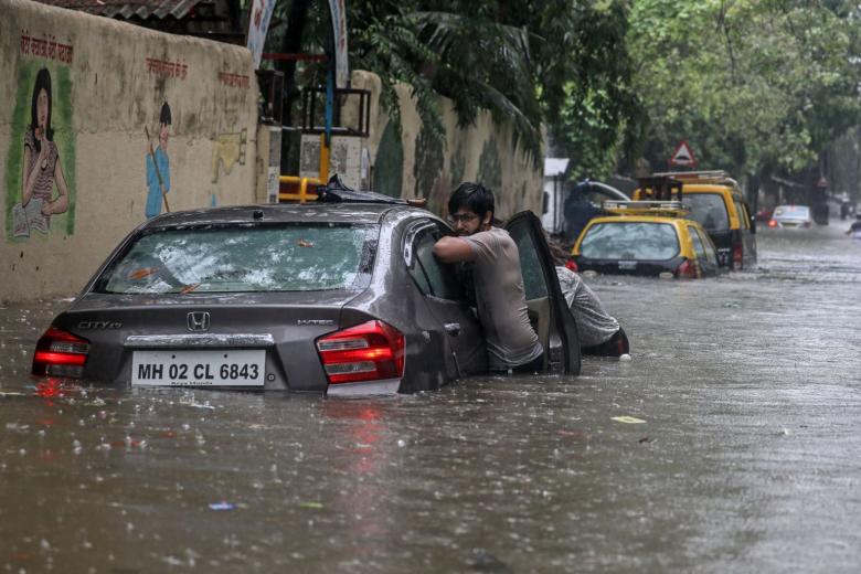 In Pictures: Monsoon rains lashes Mumbai | The Straits Times