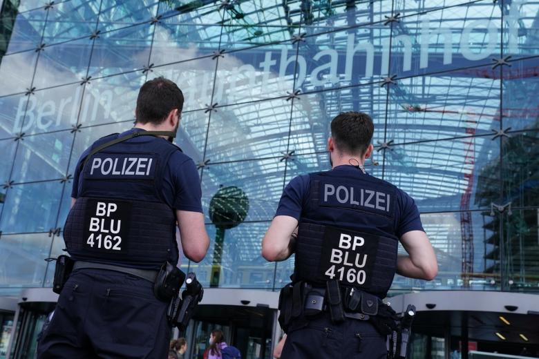 German police arrest hundreds in EncroChat crime crackdown | The ...