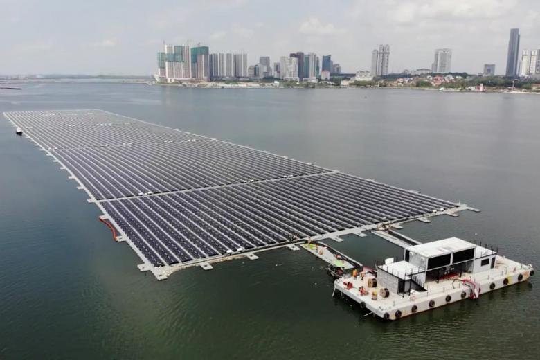 Sunseap inks deal to build world's largest floating solar farm and ...