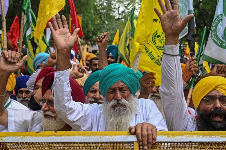 Angry Indian growers gather near Parliament to protest over farm laws ...