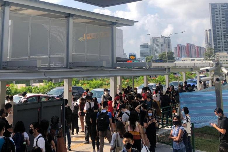 MRT train fault on Circle Line causes delays of up to 30 minutes during ...