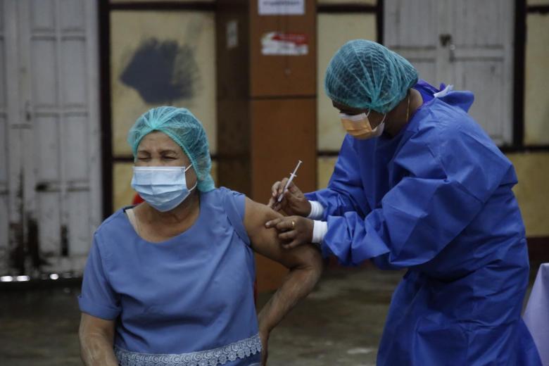 Myanmar Covid-19 vaccination roll-out leaves Rohingya waiting | The ...