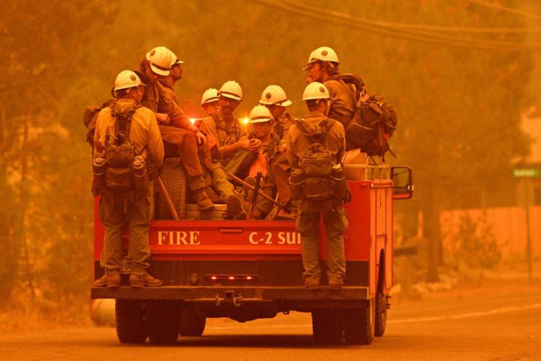 Residents, tourists scramble to evacuate as California fire nears Lake ...