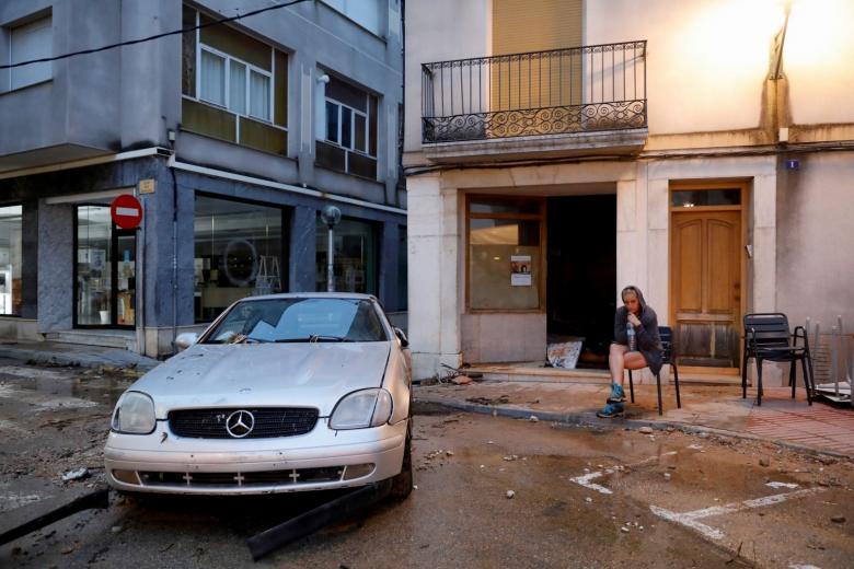 Storm hits Spain, flooding towns, cutting electricity, rail services ...