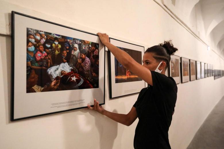 Anonymous Myanmar photographer wins major photojournalism award | The ...