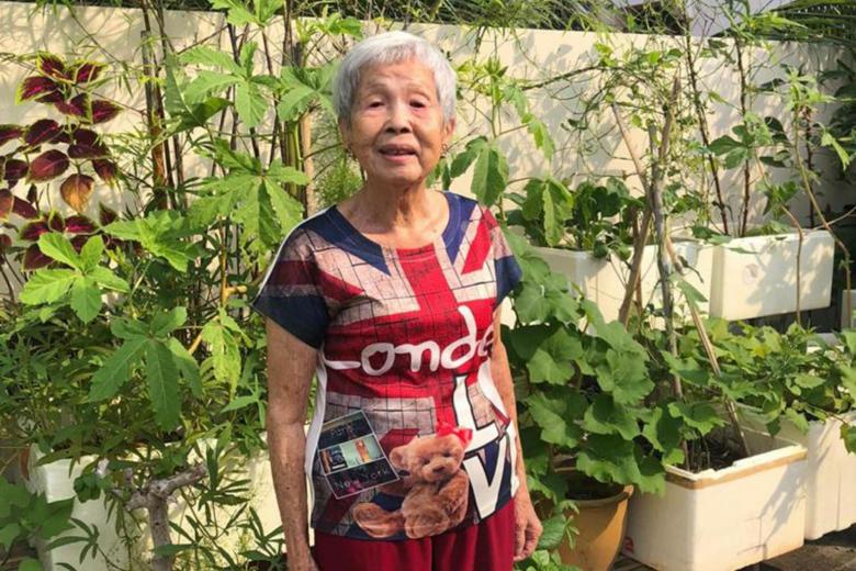 Retired tutor, 89, holds first art exhibition at MacPherson Community ...