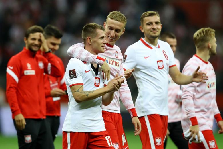 Football: Poland strike late in World Cup qualifier to end England's ...