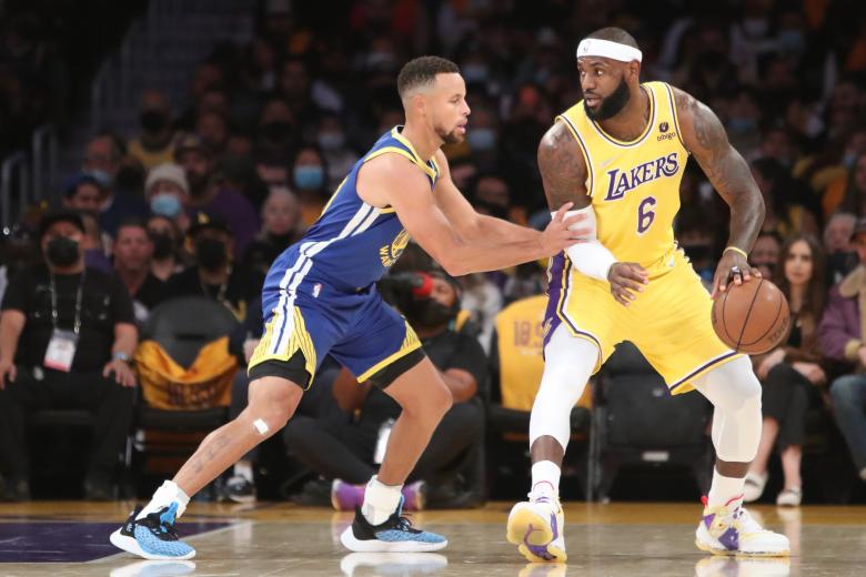 NBA: Stephen Curry's triple-double propels Warriors past Lakers | The ...