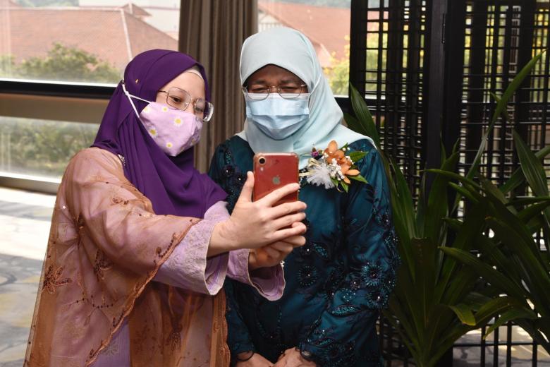 Foster mother among women given Exemplary Mother Award by Jamiyah ...
