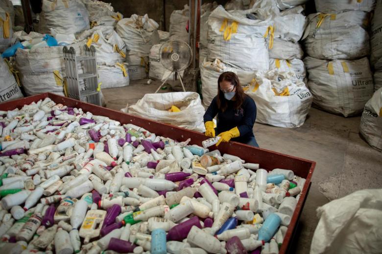 In major ocean polluter Philippines, recycling group turns plastic ...