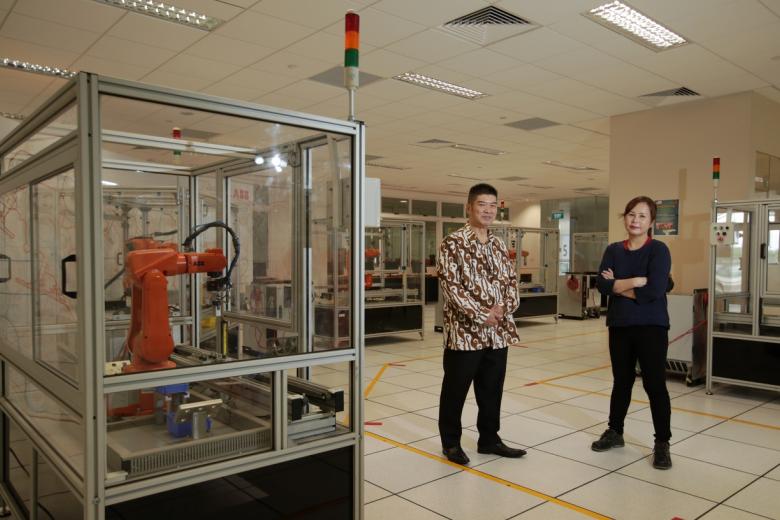 Siblings, both in their 50s, take robotics course at ITE | The Straits ...