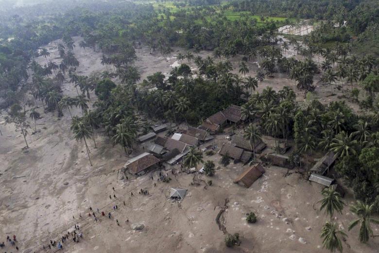 Indonesia Semeru volcanic eruption kills 14; dozens injured | The ...