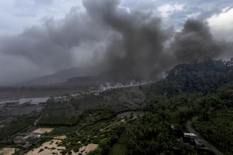 Indonesia volcano erupts again, rescue operations suspended | The ...