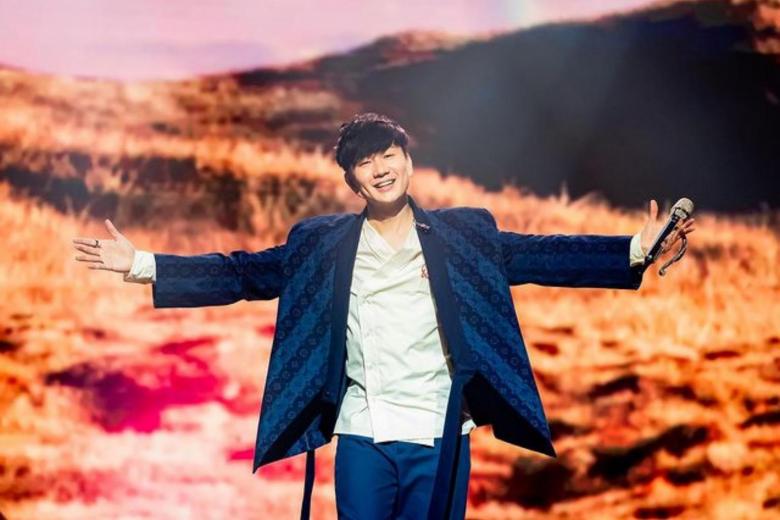 Singer JJ Lin refutes netizen's rambling posts about him | The Straits ...