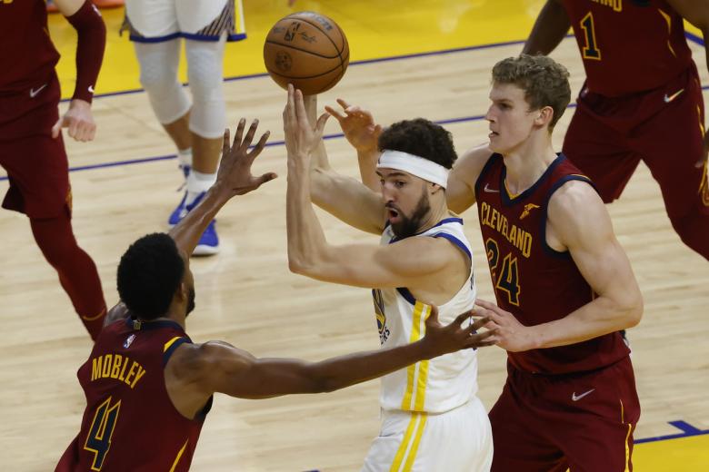 NBA: Golden State Warriors celebrate 'Klay Day' by slaying Cleveland ...
