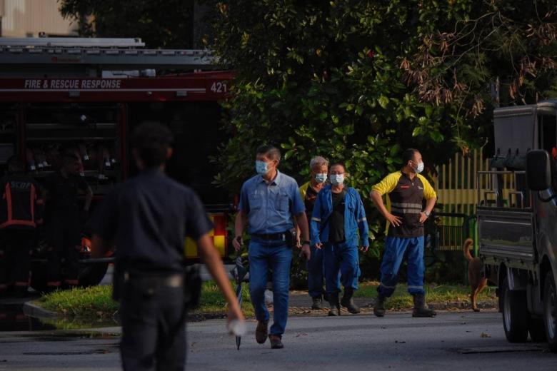 Football field-size fire breaks out at Gul Lane industrial building ...