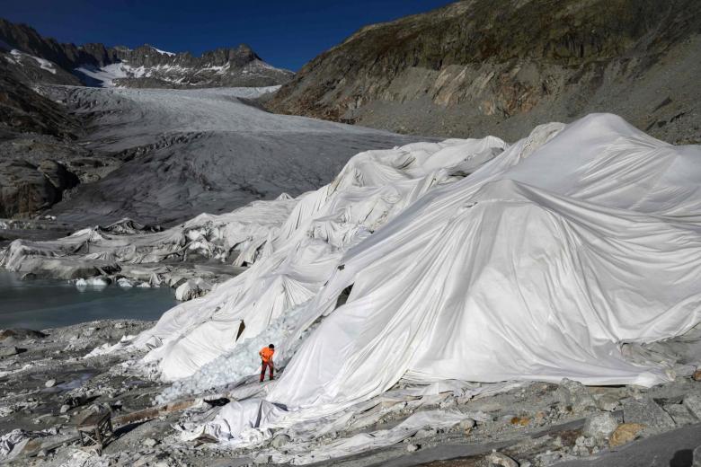 Glacier lakes accelerate disappearance of permanent ice: Study | The ...