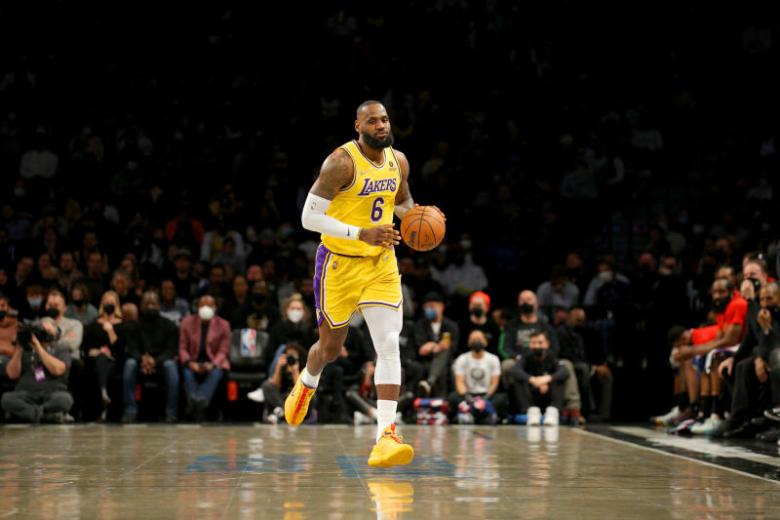 Basketball: LeBron misses third straight NBA game with sore left knee ...