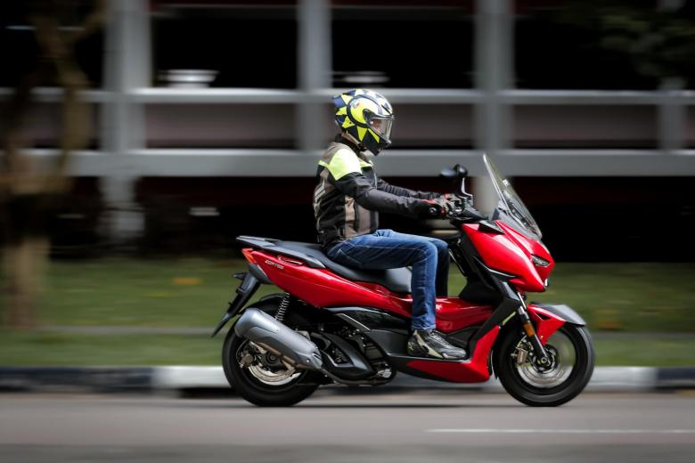Bike review: Zontes 310M offers less bulk, more bark | The Straits Times