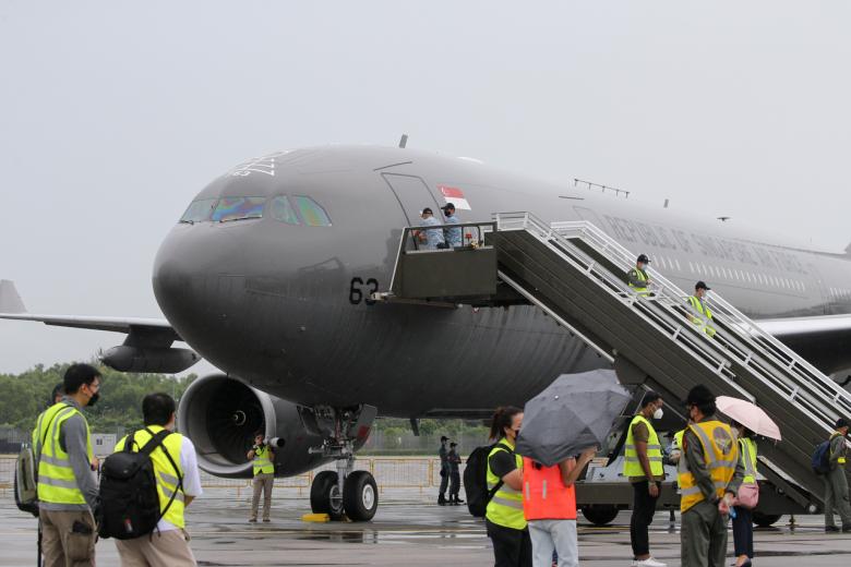 RSAF F-16 fighter jet and Apache helicopters to perform at Singapore Airshow | The Straits Times