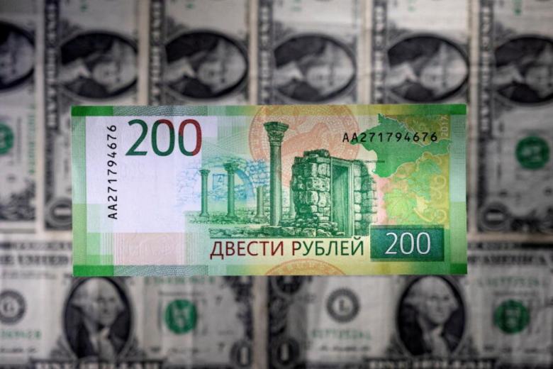 Rouble slumps against US dollar as trading in Russia restarts | The ...