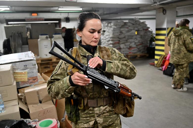 'Heroic spirits': Women rush to Ukraine's defence | The Straits Times