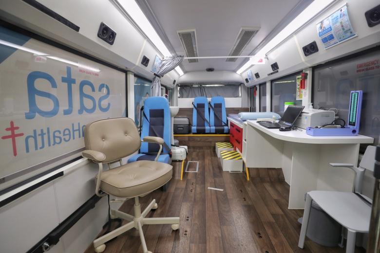 S'pore's first electric bus for medical screenings and vaccinations ...