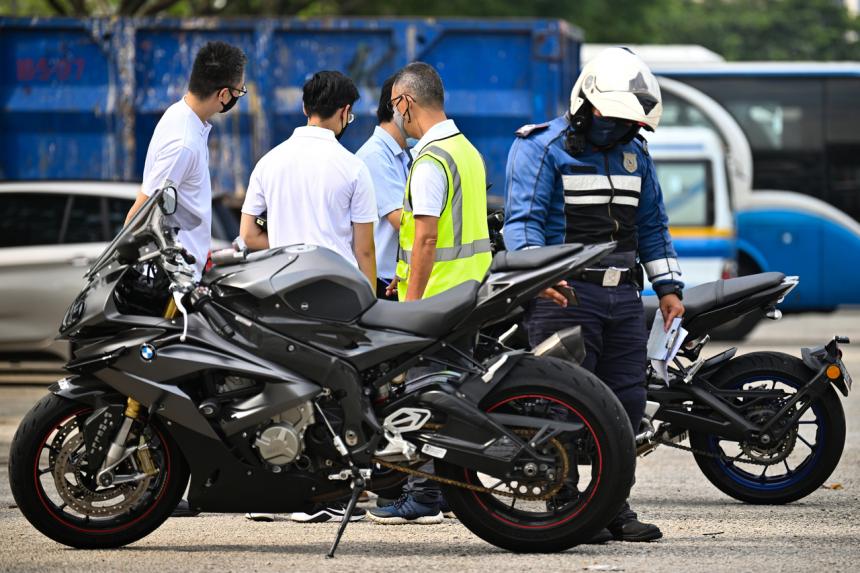 12 motorists caught and fined for failing to follow environmental and safety regulations | The ...